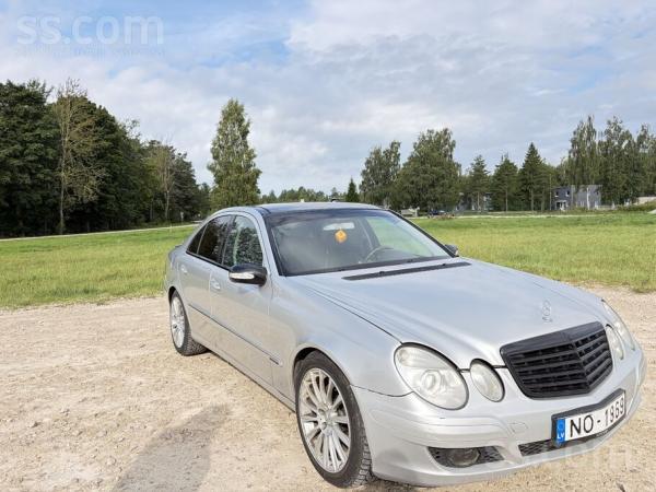 Pelēks Mercedes-Benz E 320 2003 Rīga, ar dzinēja tilpumu 3.20 L un nobraukumu 348 tūkst. km par 2000 €, foto 1 vietnē AUTOMOTO.COM.LV