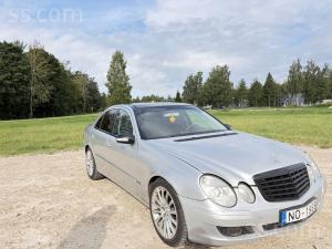 Серый Мерседес Е 320 2003 в Рига, объемом двигателя 3.20 л и пробегом 348 тыс. км за 2000 €, фото  на AUTOMOTO.COM.LV
