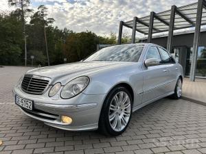 Pelēks Mercedes-Benz E 320 2003 Rīga, ar dzinēja tilpumu 3.00 L un nobraukumu 355 tūkst. km par 5600 €, foto  vietnē AUTOMOTO.COM.LV