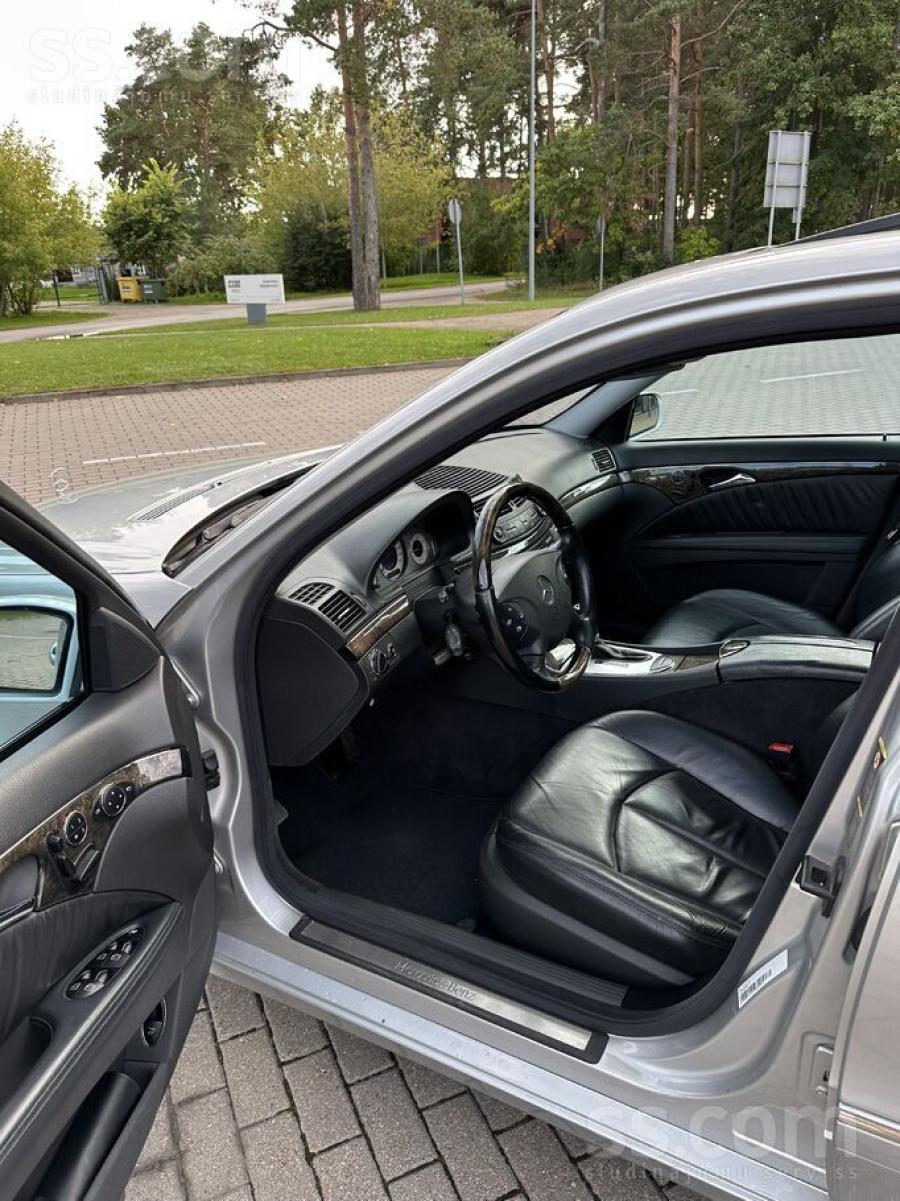 Grey Mercedes-Benz E 320 2003 in Riga, with an engine capacity of 3.00 L and mileage of 355 thousand km for 5600 €, photo 12 on AUTOMOTO.COM.LV