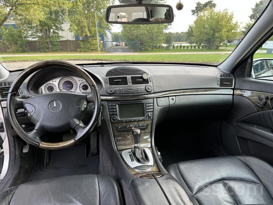 Grey Mercedes-Benz E 320 2003 in Riga, with an engine capacity of 3.00 L and mileage of 355 thousand km for 5600 €, photo 13 on AUTOMOTO.COM.LV