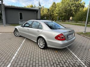 Grey Mercedes-Benz E 320 2003 in Riga, with an engine capacity of 3.00 L and mileage of 355 thousand km for 5600 €, photo 15 on AUTOMOTO.COM.LV