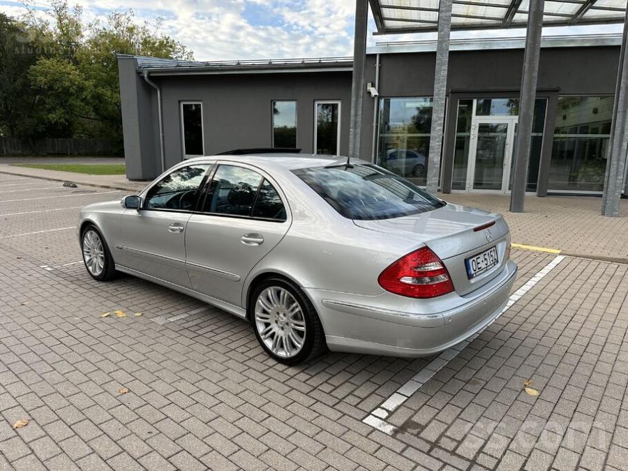 Grey Mercedes-Benz E 320 2003 in Riga, with an engine capacity of 3.00 L and mileage of 355 thousand km for 5600 €, photo 18 on AUTOMOTO.COM.LV