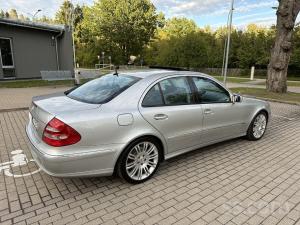 Grey Mercedes-Benz E 320 2003 in Riga, with an engine capacity of 3.00 L and mileage of 355 thousand km for 5600 €, photo 25 on AUTOMOTO.COM.LV