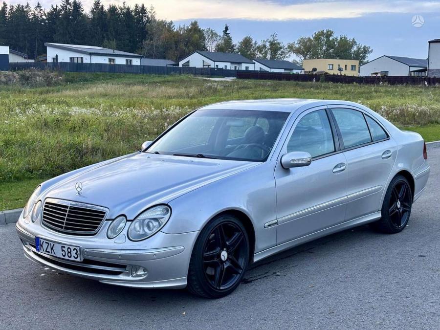 Grey Mercedes-Benz E 320 2003 in Vilnius, with an engine capacity of 3.22 L and mileage of 380 thousand km for 2600 €, photo 1 on AUTOMOTO.COM.LV