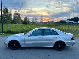 Grey Mercedes-Benz E 320 2003 in Vilnius, with an engine capacity of 3.22 L and mileage of 380 thousand km for 2600 €, photo 3 on AUTOMOTO.COM.LV
