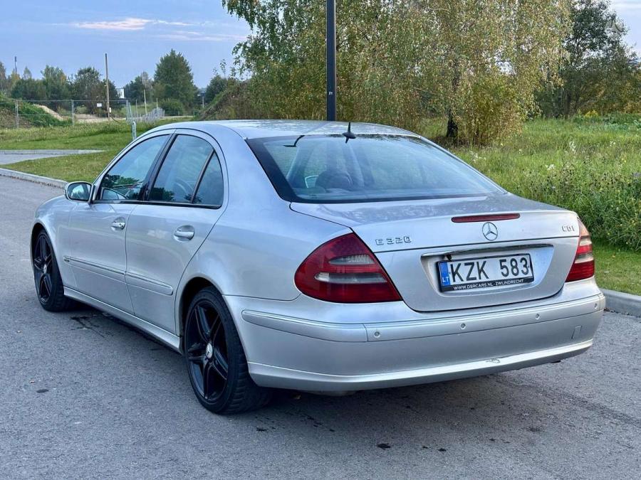 Grey Mercedes-Benz E 320 2003 in Vilnius, with an engine capacity of 3.22 L and mileage of 380 thousand km for 2600 €, photo 4 on AUTOMOTO.COM.LV