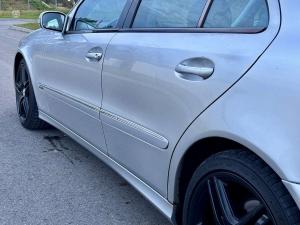 Grey Mercedes-Benz E 320 2003 in Vilnius, with an engine capacity of 3.22 L and mileage of 380 thousand km for 2600 €, photo 5 on AUTOMOTO.COM.LV