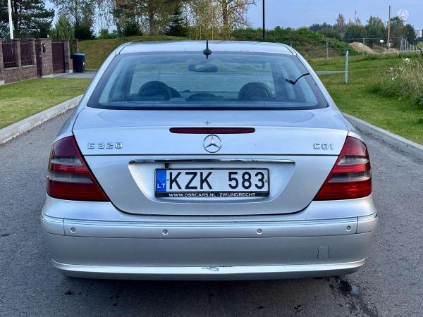 Pelēks Mercedes-Benz E 320 2003 Viļņa, ar dzinēja tilpumu 3.22 L un nobraukumu 380 tūkst. km par 2600 €, foto 7 vietnē AUTOMOTO.COM.LV