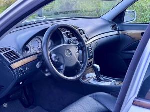 Grey Mercedes-Benz E 320 2003 in Vilnius, with an engine capacity of 3.22 L and mileage of 380 thousand km for 2600 €, photo 12 on AUTOMOTO.COM.LV