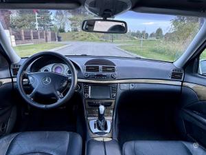 Grey Mercedes-Benz E 320 2003 in Vilnius, with an engine capacity of 3.22 L and mileage of 380 thousand km for 2600 €, photo 13 on AUTOMOTO.COM.LV