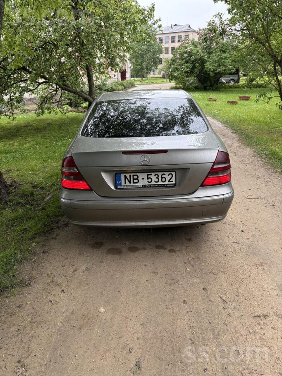 Grey Mercedes-Benz E 320 2004 in Jekabpils, with an engine capacity of 3.20 L and mileage of 420 thousand km for 1550 €, photo 3 on AUTOMOTO.COM.LV