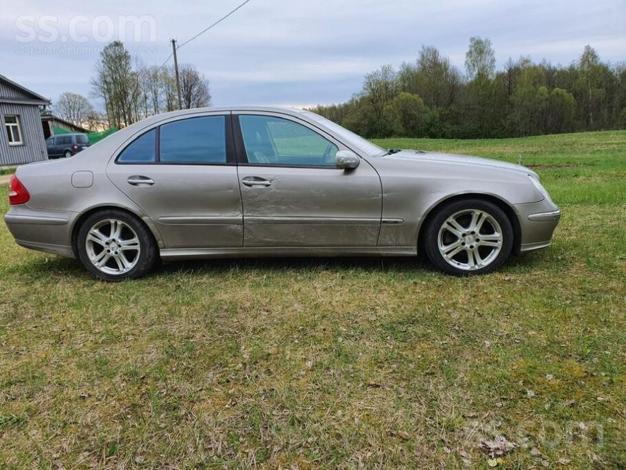 Pelēks Mercedes-Benz E 320 2004 Preiļi, ar dzinēja tilpumu 3.20 L un nobraukumu 290 tūkst. km par 1600 €, foto 3 vietnē AUTOMOTO.COM.LV