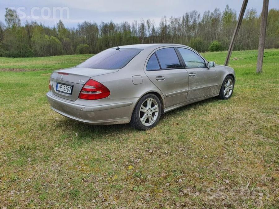 Pelēks Mercedes-Benz E 320 2004 Preiļi, ar dzinēja tilpumu 3.20 L un nobraukumu 290 tūkst. km par 1600 €, foto 7 vietnē AUTOMOTO.COM.LV