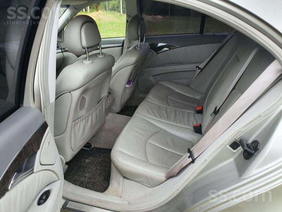 Pelēks Mercedes-Benz E 320 2004 Preiļi, ar dzinēja tilpumu 3.20 L un nobraukumu 290 tūkst. km par 1600 €, foto 11 vietnē AUTOMOTO.COM.LV