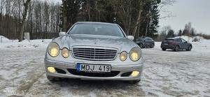 Pelēks Mercedes-Benz E 320 2004 Kauņa, ar dzinēja tilpumu 3.20 L un nobraukumu 310 tūkst. km par 2000 €, foto  vietnē AUTOMOTO.COM.LV