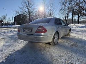 Grey Mercedes-Benz E 320 2004 in Vilnius, with an engine capacity of 3.20 L and mileage of 354 thousand km for 2250 €, photo 5 on AUTOMOTO.COM.LV