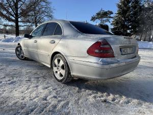 Grey Mercedes-Benz E 320 2004 in Vilnius, with an engine capacity of 3.20 L and mileage of 354 thousand km for 2250 €, photo 7 on AUTOMOTO.COM.LV