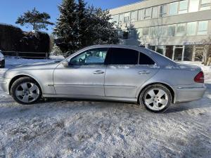 Grey Mercedes-Benz E 320 2004 in Vilnius, with an engine capacity of 3.20 L and mileage of 354 thousand km for 2250 €, photo 8 on AUTOMOTO.COM.LV