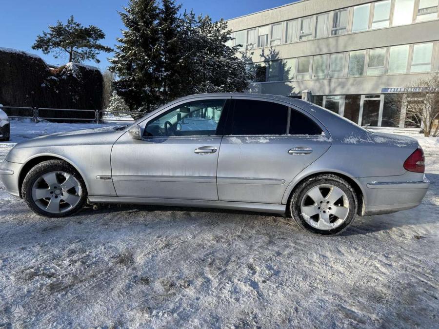 Grey Mercedes-Benz E 320 2004 in Vilnius, with an engine capacity of 3.20 L and mileage of 354 thousand km for 2250 €, photo 8 on AUTOMOTO.COM.LV