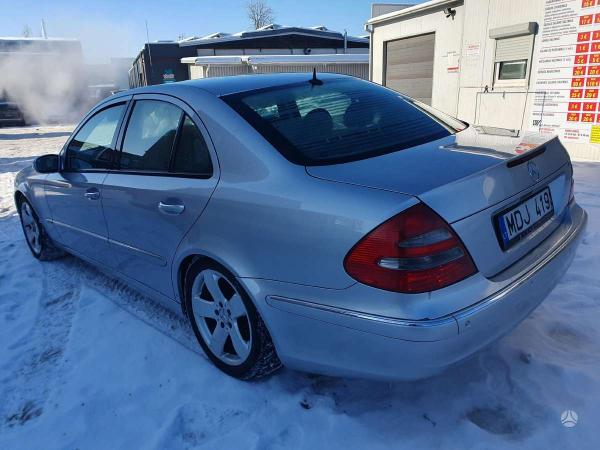 Pelēks Mercedes-Benz E 320 2004 Kauņa, ar dzinēja tilpumu 3.20 L un nobraukumu 309 tūkst. km par 2150 €, foto 4 vietnē AUTOMOTO.COM.LV