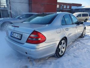 Pelēks Mercedes-Benz E 320 2004 Kauņa, ar dzinēja tilpumu 3.20 L un nobraukumu 309 tūkst. km par 2150 €, foto 3 vietnē AUTOMOTO.COM.LV