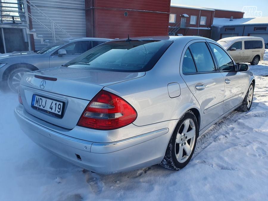 Pelēks Mercedes-Benz E 320 2004 Kauņa, ar dzinēja tilpumu 3.20 L un nobraukumu 309 tūkst. km par 2150 €, foto 3 vietnē AUTOMOTO.COM.LV