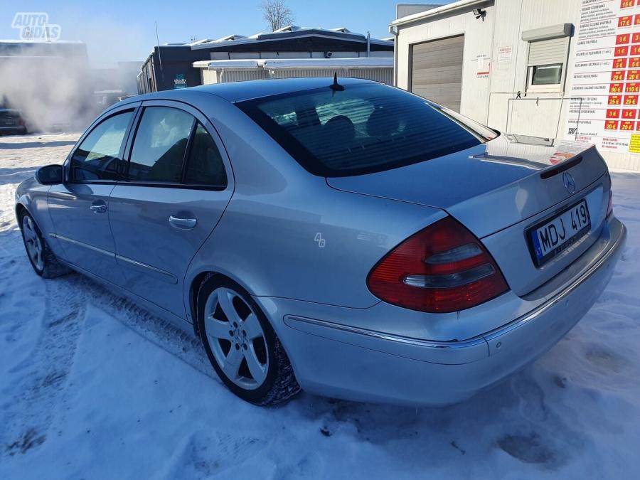 Pelēks Mercedes-Benz E 320 2004 Kauņa, ar dzinēja tilpumu 3.20 L un nobraukumu 309 tūkst. km par 2150 €, foto 4 vietnē AUTOMOTO.COM.LV