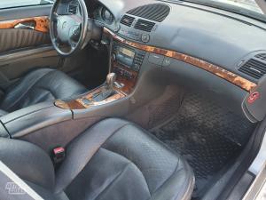 Pelēks Mercedes-Benz E 320 2004 Kauņa, ar dzinēja tilpumu 3.20 L un nobraukumu 309 tūkst. km par 2150 €, foto 5 vietnē AUTOMOTO.COM.LV