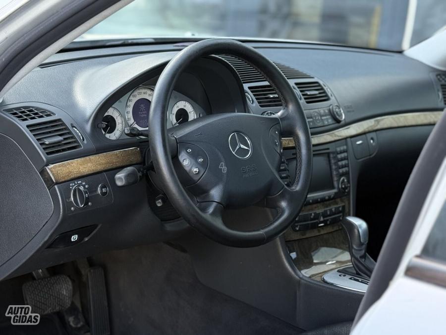 Pelēks Mercedes-Benz E 320 2004 Kauņa, ar dzinēja tilpumu 3.20 L un nobraukumu 277 tūkst. km par 2450 €, foto 14 vietnē AUTOMOTO.COM.LV