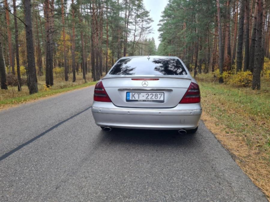 Pelēks Mercedes-Benz E 320 2004 Rīga, ar dzinēja tilpumu 3.20 L un nobraukumu 345 tūkst. km par 2950 €, foto 21 vietnē AUTOMOTO.COM.LV