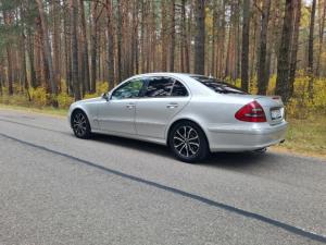 Pelēks Mercedes-Benz E 320 2004 Rīga, ar dzinēja tilpumu 3.20 L un nobraukumu 345 tūkst. km par 2950 €, foto 22 vietnē AUTOMOTO.COM.LV