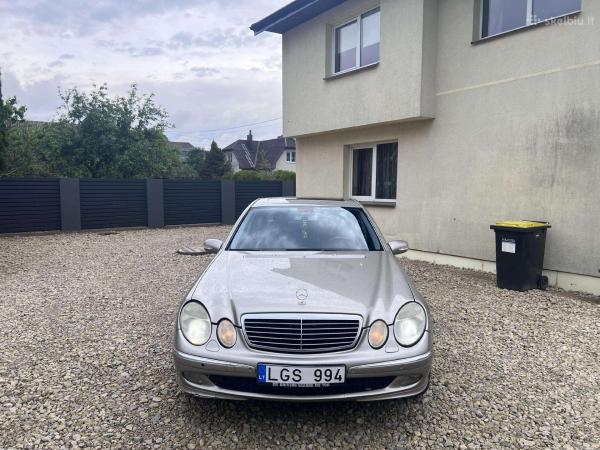 Grey Mercedes-Benz E 320 2004 in Mazeikiai, with an engine capacity of 3.20 L and mileage of 320 thousand km for 1500 €, photo 2 on AUTOMOTO.COM.LV