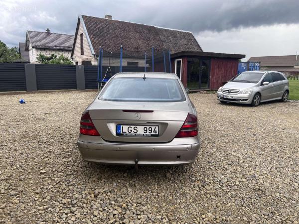 Grey Mercedes-Benz E 320 2004 in Mazeikiai, with an engine capacity of 3.20 L and mileage of 320 thousand km for 1500 €, photo 6 on AUTOMOTO.COM.LV