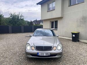 Grey Mercedes-Benz E 320 2004 in Mazeikiai, with an engine capacity of 3.20 L and mileage of 320 thousand km for 1500 €, photo 3 on AUTOMOTO.COM.LV