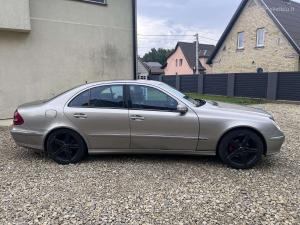 Grey Mercedes-Benz E 320 2004 in Mazeikiai, with an engine capacity of 3.20 L and mileage of 320 thousand km for 1500 €, photo 6 on AUTOMOTO.COM.LV
