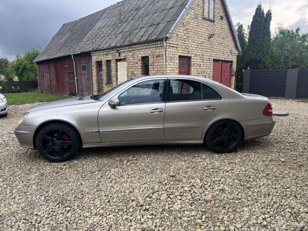 Pelēks Mercedes-Benz E 320 2004 Mažeikiai, ar dzinēja tilpumu 3.20 L un nobraukumu 320 tūkst. km par 1500 €, foto 8 vietnē AUTOMOTO.COM.LV