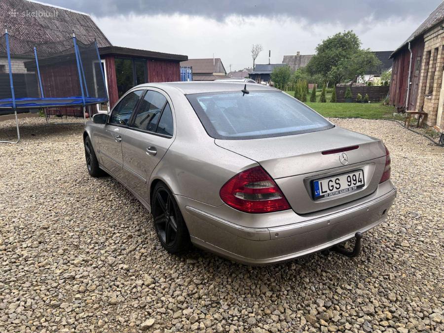 Grey Mercedes-Benz E 320 2004 in Mazeikiai, with an engine capacity of 3.20 L and mileage of 320 thousand km for 1500 €, photo 10 on AUTOMOTO.COM.LV
