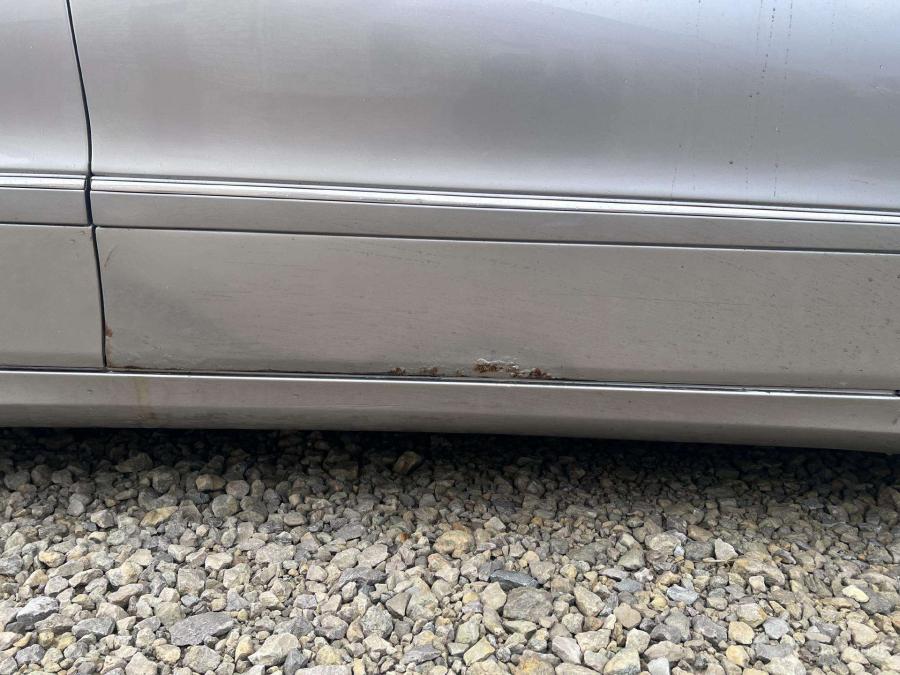 Grey Mercedes-Benz E 320 2004 in Mazeikiai, with an engine capacity of 3.20 L and mileage of 320 thousand km for 1500 €, photo 13 on AUTOMOTO.COM.LV