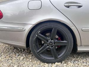 Grey Mercedes-Benz E 320 2004 in Mazeikiai, with an engine capacity of 3.20 L and mileage of 320 thousand km for 1500 €, photo 15 on AUTOMOTO.COM.LV
