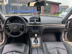 Grey Mercedes-Benz E 320 2004 in Mazeikiai, with an engine capacity of 3.20 L and mileage of 320 thousand km for 1500 €, photo 19 on AUTOMOTO.COM.LV