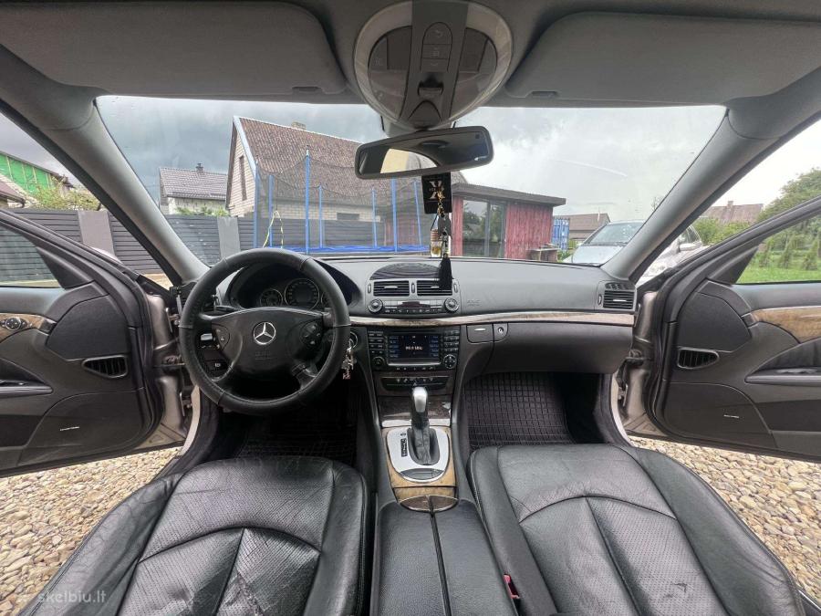 Grey Mercedes-Benz E 320 2004 in Mazeikiai, with an engine capacity of 3.20 L and mileage of 320 thousand km for 1500 €, photo 20 on AUTOMOTO.COM.LV