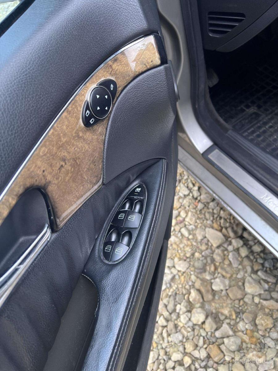 Grey Mercedes-Benz E 320 2004 in Mazeikiai, with an engine capacity of 3.20 L and mileage of 320 thousand km for 1500 €, photo 28 on AUTOMOTO.COM.LV