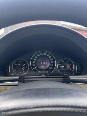 Grey Mercedes-Benz E 320 2004 in Mazeikiai, with an engine capacity of 3.20 L and mileage of 320 thousand km for 1500 €, photo 30 on AUTOMOTO.COM.LV