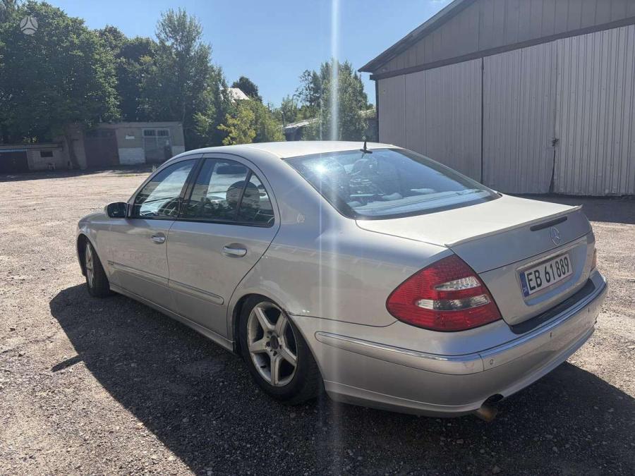 Grey Mercedes-Benz E 320 2004 in Vilnius, with an engine capacity of 3.20 L and mileage of 300 thousand km for 1500 €, photo 3 on AUTOMOTO.COM.LV