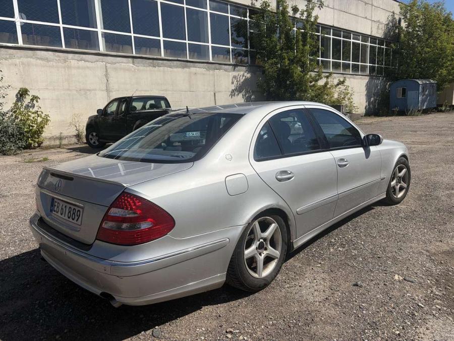 Grey Mercedes-Benz E 320 2004 in Vilnius, with an engine capacity of 3.20 L and mileage of 300 thousand km for 1500 €, photo 5 on AUTOMOTO.COM.LV