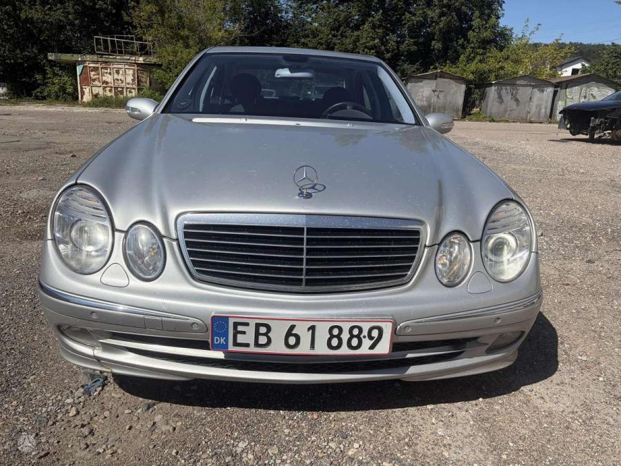 Grey Mercedes-Benz E 320 2004 in Vilnius, with an engine capacity of 3.20 L and mileage of 300 thousand km for 1500 €, photo 7 on AUTOMOTO.COM.LV