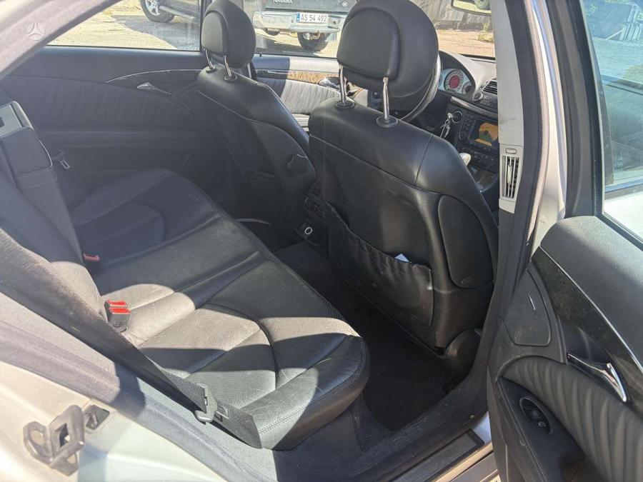 Grey Mercedes-Benz E 320 2004 in Vilnius, with an engine capacity of 3.20 L and mileage of 300 thousand km for 1500 €, photo 11 on AUTOMOTO.COM.LV