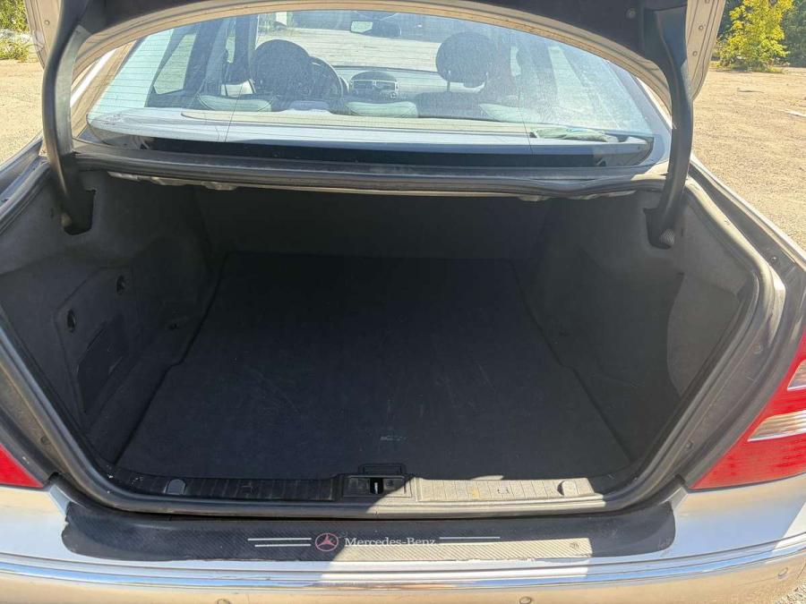 Grey Mercedes-Benz E 320 2004 in Vilnius, with an engine capacity of 3.20 L and mileage of 300 thousand km for 1500 €, photo 12 on AUTOMOTO.COM.LV