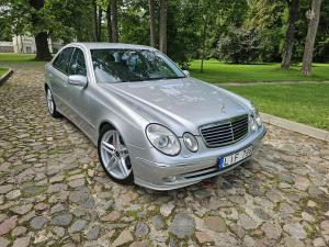 Pelēks Mercedes-Benz E 320 2004 Kauņa, ar dzinēja tilpumu 3.20 L un nobraukumu 322 tūkst. km par 4150 €, foto  vietnē AUTOMOTO.COM.LV